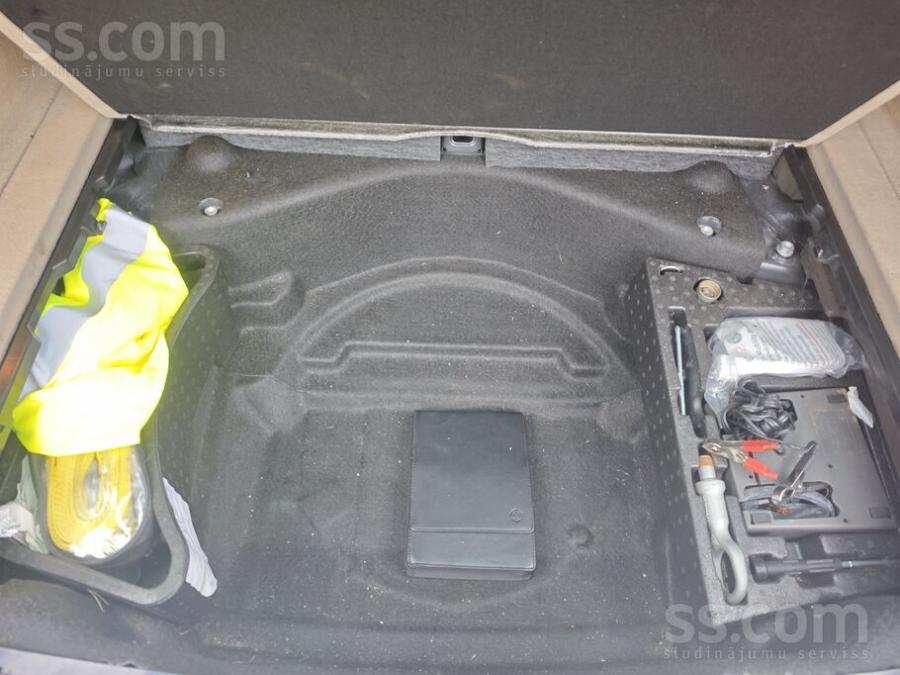 Black Volkswagen Touareg 2012 in Riga, with an engine capacity of 3.00 L and mileage of 164 thousand km for 16000 €, photo 18 on AUTOMOTO.COM.LV
