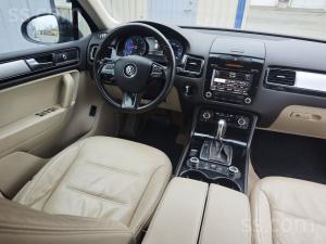 Black Volkswagen Touareg 2012 in Riga, with an engine capacity of 3.00 L and mileage of 164 thousand km for 16000 €, photo 19 on AUTOMOTO.COM.LV