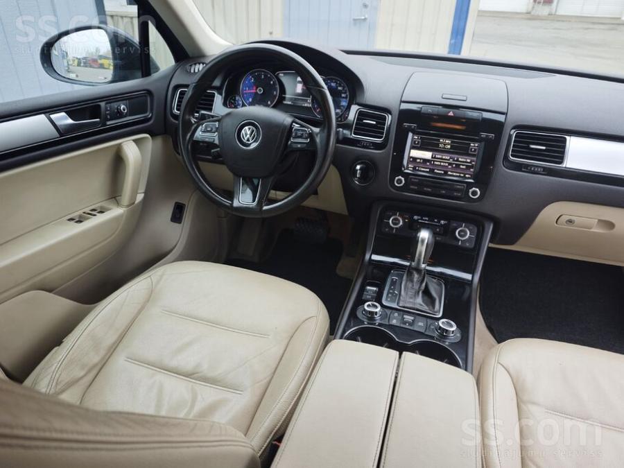 Black Volkswagen Touareg 2012 in Riga, with an engine capacity of 3.00 L and mileage of 164 thousand km for 16000 €, photo 19 on AUTOMOTO.COM.LV