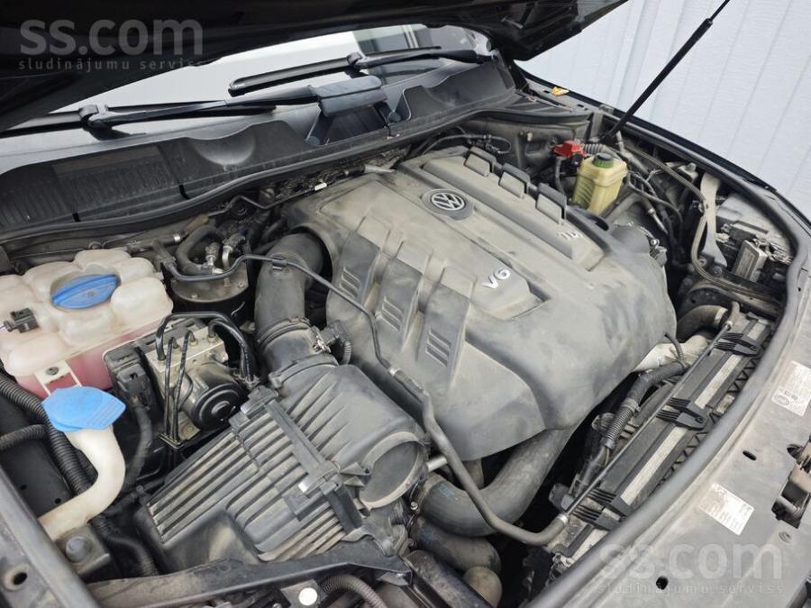 Black Volkswagen Touareg 2012 in Riga, with an engine capacity of 3.00 L and mileage of 164 thousand km for 16000 €, photo 21 on AUTOMOTO.COM.LV