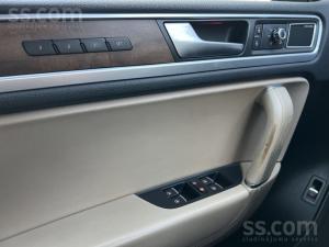 Melns Volkswagen Touareg 2013 Rīga, ar dzinēja tilpumu 3.00 L un nobraukumu 312 tūkst. km par 11100 €, foto 5 vietnē AUTOMOTO.COM.LV