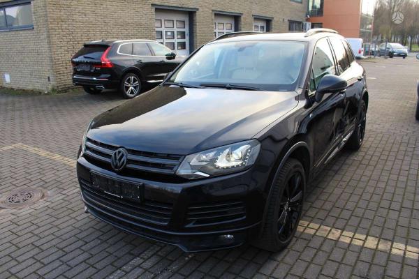 Black Volkswagen Touareg 2013 in Klaipeda, with an engine capacity of 2.97 L and mileage of 197 thousand km for 11900 €, photo 1 on AUTOMOTO.COM.LV