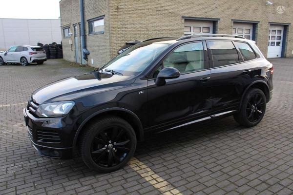 Black Volkswagen Touareg 2013 in Klaipeda, with an engine capacity of 2.97 L and mileage of 197 thousand km for 11900 €, photo 3 on AUTOMOTO.COM.LV