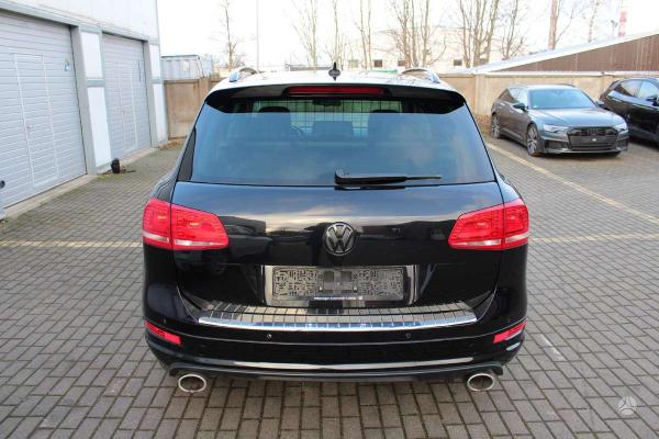 Black Volkswagen Touareg 2013 in Klaipeda, with an engine capacity of 2.97 L and mileage of 197 thousand km for 11900 €, photo 5 on AUTOMOTO.COM.LV