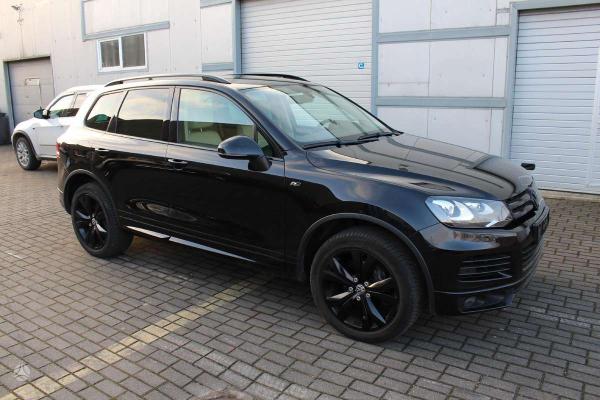 Black Volkswagen Touareg 2013 in Klaipeda, with an engine capacity of 2.97 L and mileage of 197 thousand km for 11900 €, photo 7 on AUTOMOTO.COM.LV