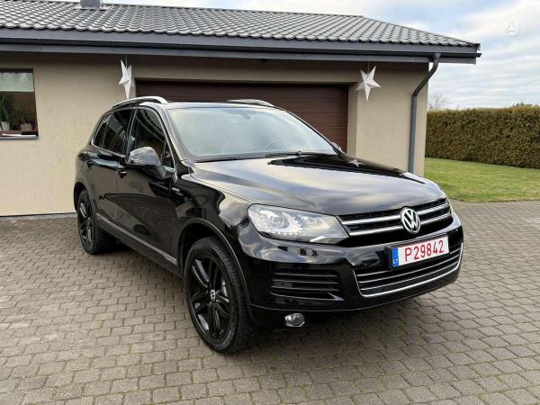 Black Volkswagen Touareg 2013 in Kedainiai, with an engine capacity of 2.97 L and mileage of 274 thousand km for 12250 €, photo 1 on AUTOMOTO.COM.LV