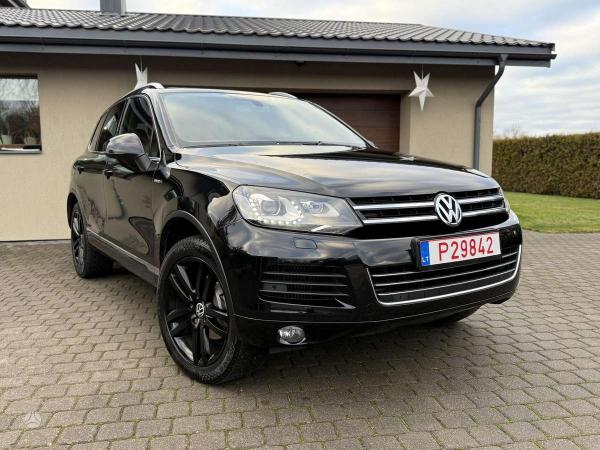 Black Volkswagen Touareg 2013 in Kedainiai, with an engine capacity of 2.97 L and mileage of 274 thousand km for 12250 €, photo 2 on AUTOMOTO.COM.LV