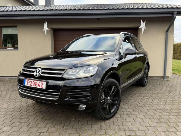 Black Volkswagen Touareg 2013 in Kedainiai, with an engine capacity of 2.97 L and mileage of 274 thousand km for 12250 €, photo 4 on AUTOMOTO.COM.LV