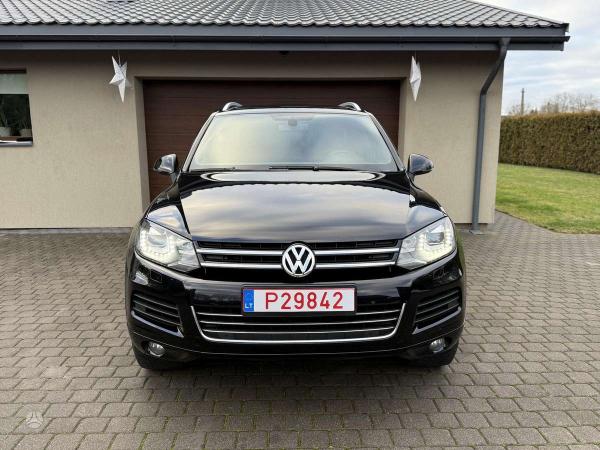 Black Volkswagen Touareg 2013 in Kedainiai, with an engine capacity of 2.97 L and mileage of 274 thousand km for 12250 €, photo 5 on AUTOMOTO.COM.LV