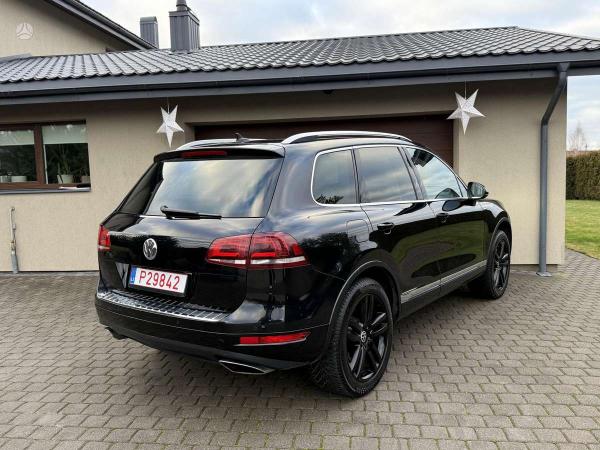 Black Volkswagen Touareg 2013 in Kedainiai, with an engine capacity of 2.97 L and mileage of 274 thousand km for 12250 €, photo 9 on AUTOMOTO.COM.LV