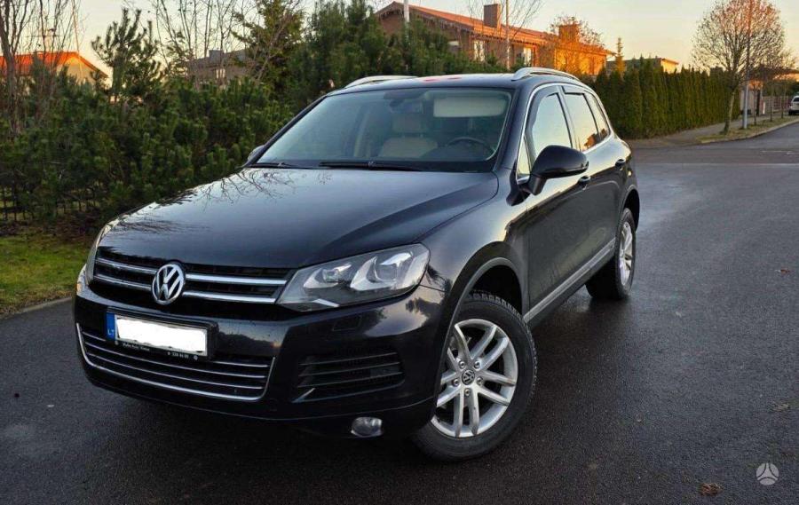 Black Volkswagen Touareg 2013 in Vilnius, with an engine capacity of 2.97 L and mileage of 235 thousand km for 10500 €, photo 2 on AUTOMOTO.COM.LV