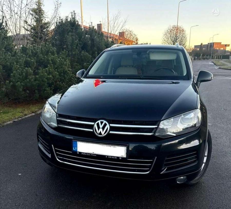 Black Volkswagen Touareg 2013 in Vilnius, with an engine capacity of 2.97 L and mileage of 235 thousand km for 10500 €, photo 4 on AUTOMOTO.COM.LV