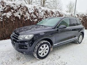 Melns Volkswagen Touareg 2013 Viļņa, ar dzinēja tilpumu 2.97 L un nobraukumu 215 tūkst. km par 13350 €, foto  vietnē AUTOMOTO.COM.LV