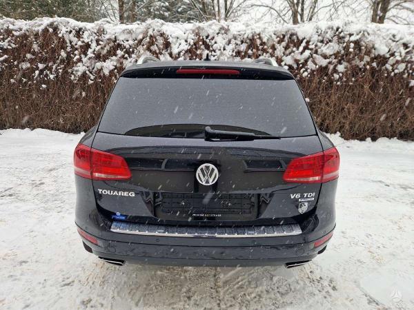 Black Volkswagen Touareg 2013 in Vilnius, with an engine capacity of 2.97 L and mileage of 215 thousand km for 13350 €, photo 6 on AUTOMOTO.COM.LV