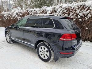 Black Volkswagen Touareg 2013 in Vilnius, with an engine capacity of 2.97 L and mileage of 215 thousand km for 13350 €, photo 7 on AUTOMOTO.COM.LV