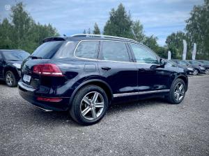 Black Volkswagen Touareg 2013 in Vilnius, with an engine capacity of 3.00 L and mileage of 321 thousand km for 12900 €, photo 6 on AUTOMOTO.COM.LV