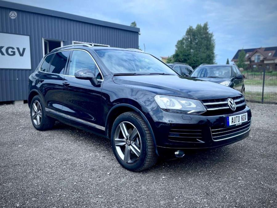 Black Volkswagen Touareg 2013 in Vilnius, with an engine capacity of 3.00 L and mileage of 321 thousand km for 12900 €, photo 7 on AUTOMOTO.COM.LV