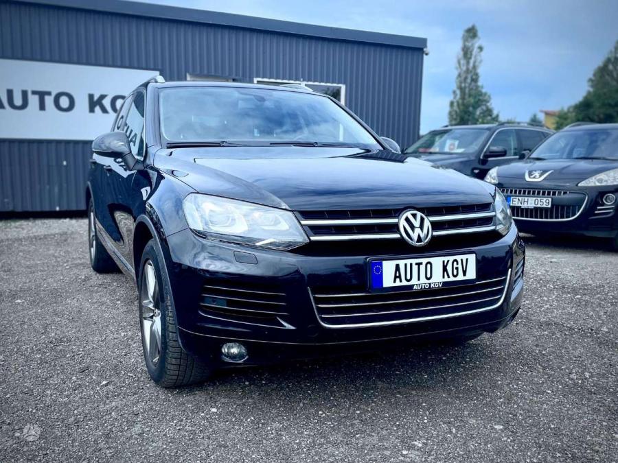Black Volkswagen Touareg 2013 in Vilnius, with an engine capacity of 3.00 L and mileage of 321 thousand km for 12900 €, photo 8 on AUTOMOTO.COM.LV