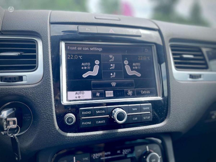 Black Volkswagen Touareg 2013 in Vilnius, with an engine capacity of 3.00 L and mileage of 321 thousand km for 12900 €, photo 18 on AUTOMOTO.COM.LV