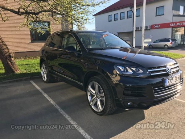 Black Volkswagen Touareg 2013 in Tallinn, with an engine capacity of 3.00 L and mileage of 275 thousand km for 13800 €, photo 2 on AUTOMOTO.COM.LV