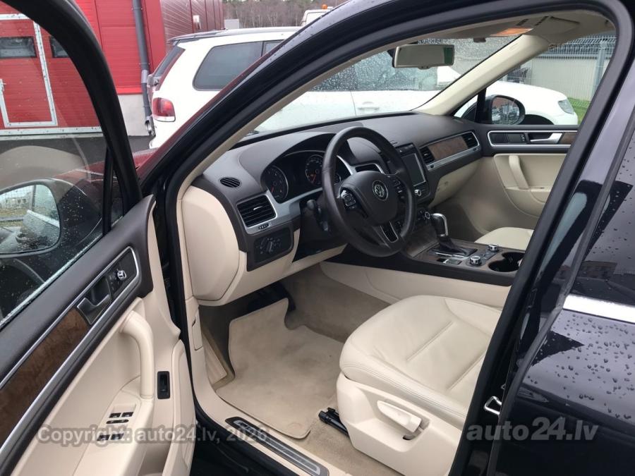 Melns Volkswagen Touareg 2013 Tallina, ar dzinēja tilpumu 3.00 L un nobraukumu 275 tūkst. km par 13800 €, foto 9 vietnē AUTOMOTO.COM.LV