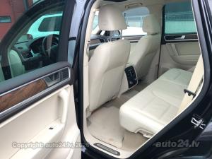 Melns Volkswagen Touareg 2013 Tallina, ar dzinēja tilpumu 3.00 L un nobraukumu 275 tūkst. km par 13800 €, foto 10 vietnē AUTOMOTO.COM.LV