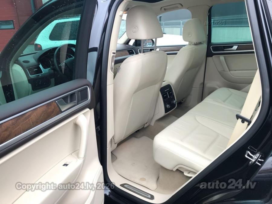 Melns Volkswagen Touareg 2013 Tallina, ar dzinēja tilpumu 3.00 L un nobraukumu 275 tūkst. km par 13800 €, foto 10 vietnē AUTOMOTO.COM.LV