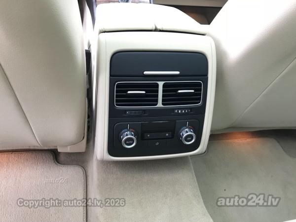 Black Volkswagen Touareg 2013 in Tallinn, with an engine capacity of 3.00 L and mileage of 275 thousand km for 13800 €, photo 11 on AUTOMOTO.COM.LV