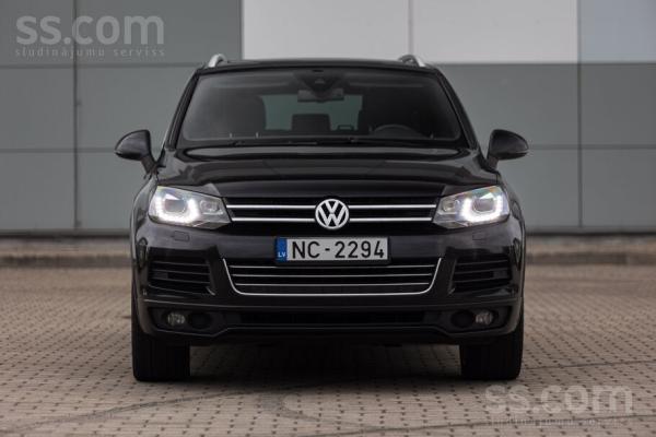 Black Volkswagen Touareg 2013 in Dobele, with an engine capacity of 3.00 L and mileage of 250 thousand km for 14500 €, photo 6 on AUTOMOTO.COM.LV