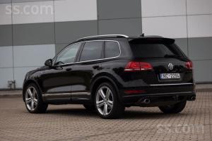 Melns Volkswagen Touareg 2013 Dobele, ar dzinēja tilpumu 3.00 L un nobraukumu 250 tūkst. km par 14500 €, foto 3 vietnē AUTOMOTO.COM.LV