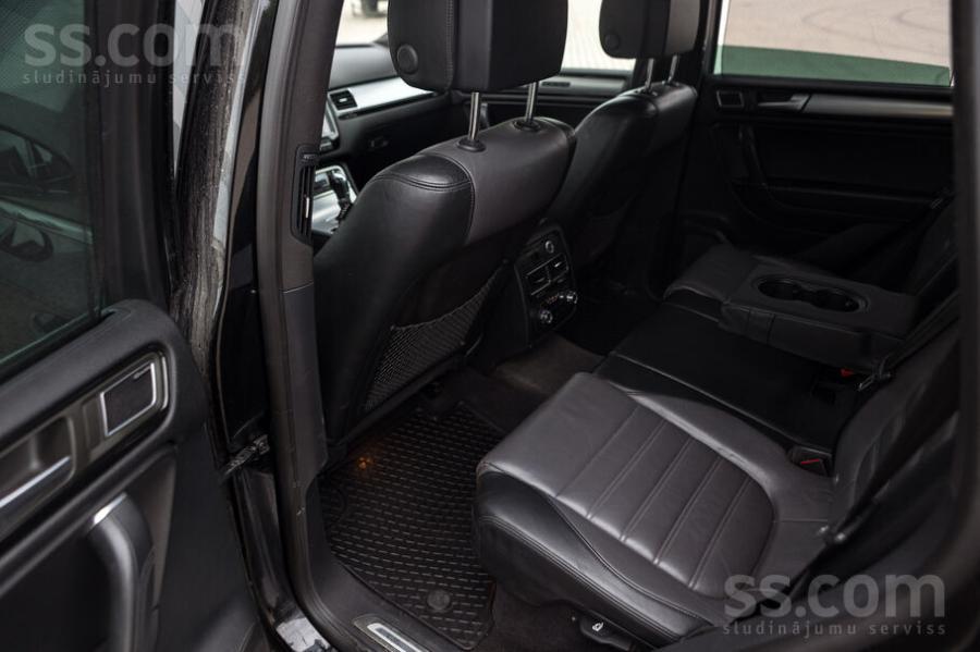Melns Volkswagen Touareg 2013 Dobele, ar dzinēja tilpumu 3.00 L un nobraukumu 250 tūkst. km par 14500 €, foto 12 vietnē AUTOMOTO.COM.LV