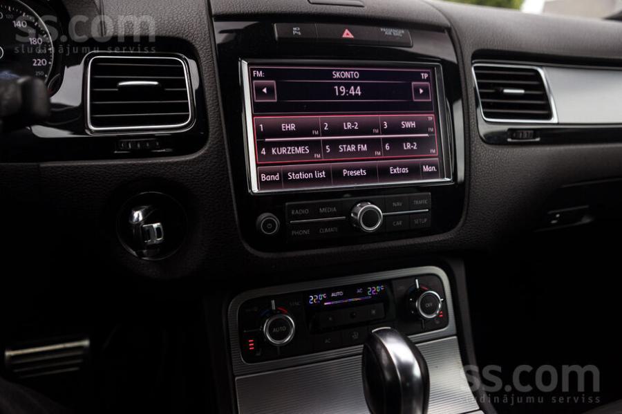 Melns Volkswagen Touareg 2013 Dobele, ar dzinēja tilpumu 3.00 L un nobraukumu 250 tūkst. km par 14500 €, foto 23 vietnē AUTOMOTO.COM.LV