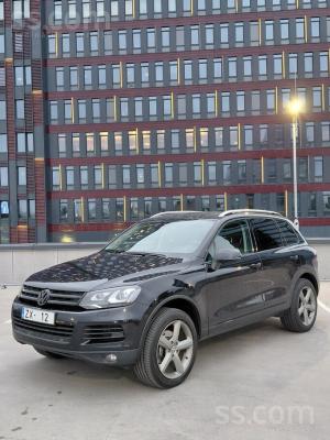 Melns Volkswagen Touareg 2013 Rīga, ar dzinēja tilpumu 3.00 L un nobraukumu 385 tūkst. km par 8790 €, foto 3 vietnē AUTOMOTO.COM.LV