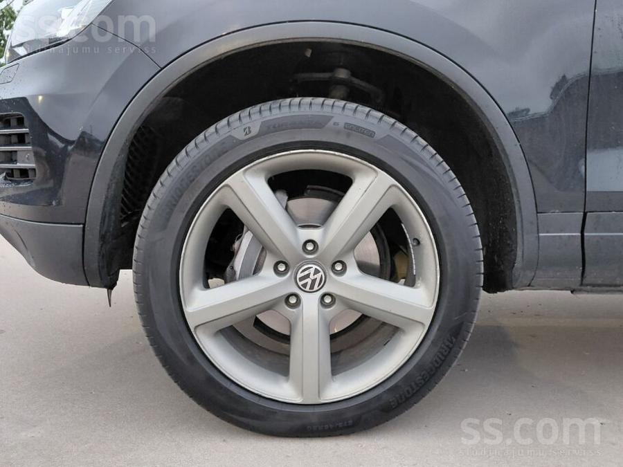Melns Volkswagen Touareg 2013 Rīga, ar dzinēja tilpumu 3.00 L un nobraukumu 385 tūkst. km par 8790 €, foto 7 vietnē AUTOMOTO.COM.LV