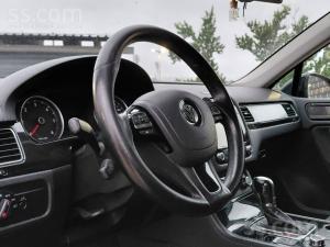 Melns Volkswagen Touareg 2013 Rīga, ar dzinēja tilpumu 3.00 L un nobraukumu 385 tūkst. km par 8790 €, foto 8 vietnē AUTOMOTO.COM.LV