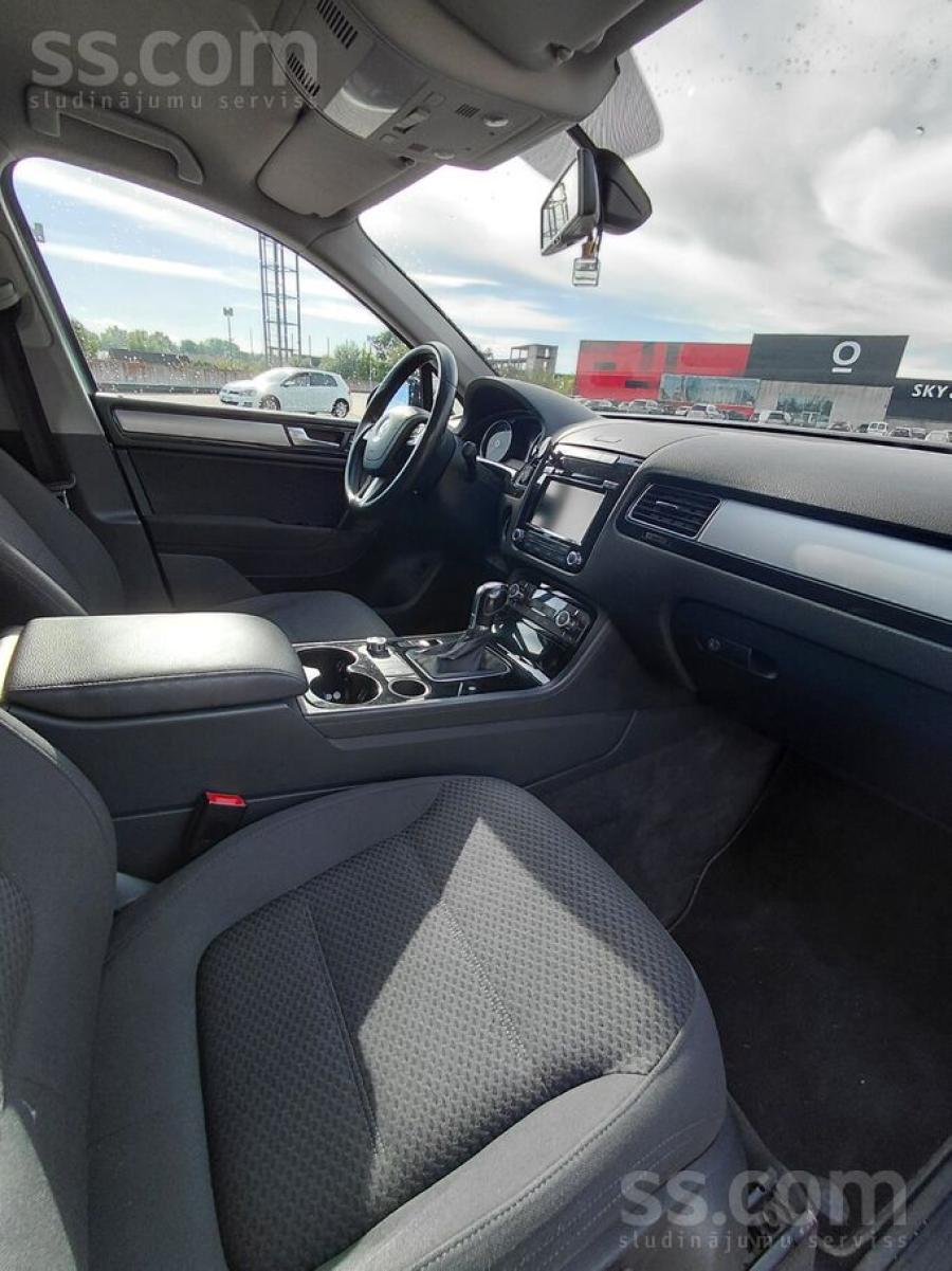 Melns Volkswagen Touareg 2013 Rīga, ar dzinēja tilpumu 3.00 L un nobraukumu 385 tūkst. km par 8790 €, foto 9 vietnē AUTOMOTO.COM.LV