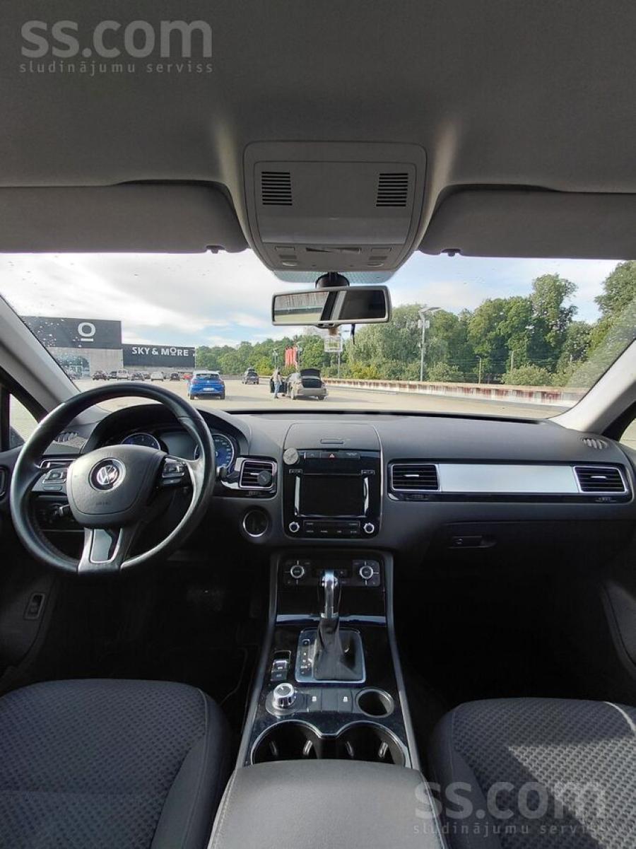 Melns Volkswagen Touareg 2013 Rīga, ar dzinēja tilpumu 3.00 L un nobraukumu 385 tūkst. km par 8790 €, foto 10 vietnē AUTOMOTO.COM.LV