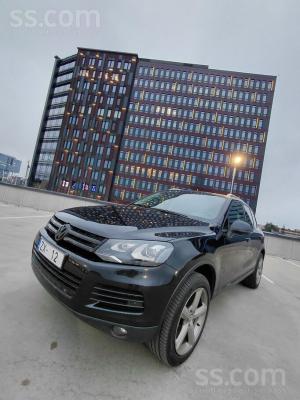 Melns Volkswagen Touareg 2013 Rīga, ar dzinēja tilpumu 3.00 L un nobraukumu 385 tūkst. km par 8790 €, foto 12 vietnē AUTOMOTO.COM.LV