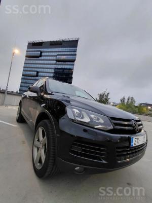 Melns Volkswagen Touareg 2013 Rīga, ar dzinēja tilpumu 3.00 L un nobraukumu 385 tūkst. km par 8790 €, foto 13 vietnē AUTOMOTO.COM.LV