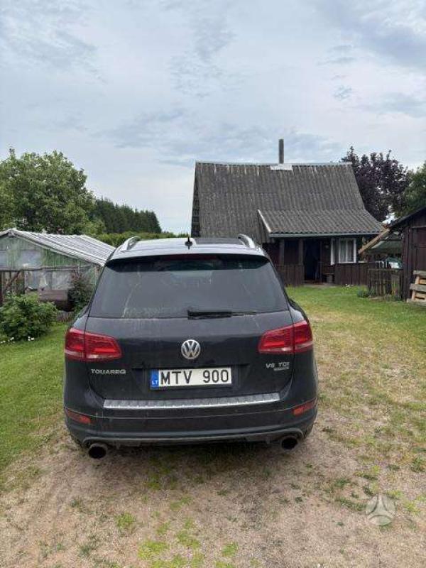 Melns Volkswagen Touareg 2013 Viļņa, ar dzinēja tilpumu 3.00 L un nobraukumu 278 tūkst. km par 12700 €, foto 3 vietnē AUTOMOTO.COM.LV