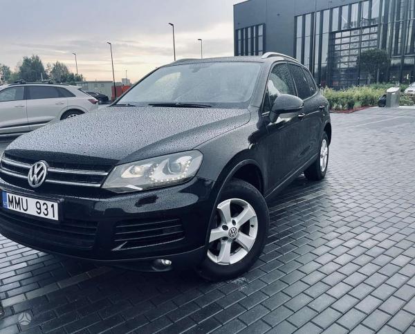 Melns Volkswagen Touareg 2013 Viļņa, ar dzinēja tilpumu 2.97 L un nobraukumu 294 tūkst. km par 9200 €, foto 1 vietnē AUTOMOTO.COM.LV
