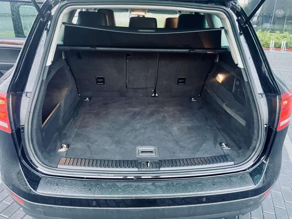 Melns Volkswagen Touareg 2013 Viļņa, ar dzinēja tilpumu 2.97 L un nobraukumu 294 tūkst. km par 9200 €, foto 4 vietnē AUTOMOTO.COM.LV