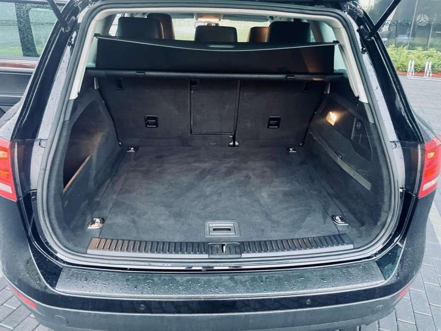 Melns Volkswagen Touareg 2013 Viļņa, ar dzinēja tilpumu 2.97 L un nobraukumu 294 tūkst. km par 9200 €, foto 5 vietnē AUTOMOTO.COM.LV
