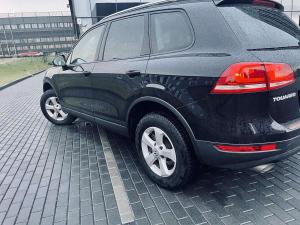 Melns Volkswagen Touareg 2013 Viļņa, ar dzinēja tilpumu 2.97 L un nobraukumu 294 tūkst. km par 9200 €, foto 13 vietnē AUTOMOTO.COM.LV