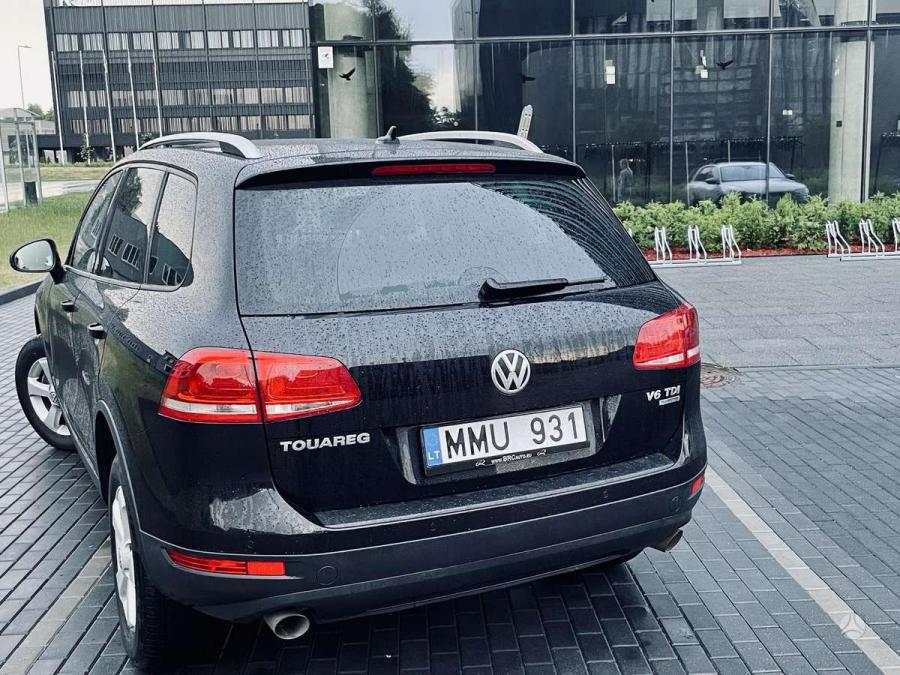 Melns Volkswagen Touareg 2013 Viļņa, ar dzinēja tilpumu 2.97 L un nobraukumu 294 tūkst. km par 9200 €, foto 17 vietnē AUTOMOTO.COM.LV