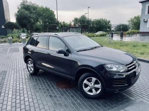 Melns Volkswagen Touareg 2013 Viļņa, ar dzinēja tilpumu 2.97 L un nobraukumu 294 tūkst. km par 9200 €, foto 18 vietnē AUTOMOTO.COM.LV