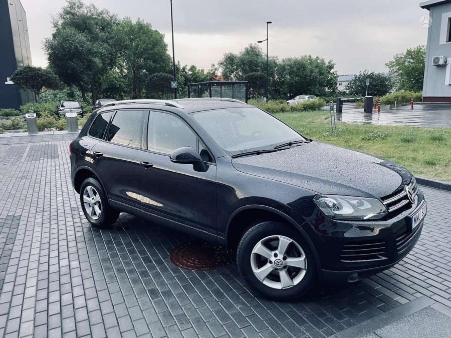 Melns Volkswagen Touareg 2013 Viļņa, ar dzinēja tilpumu 2.97 L un nobraukumu 294 tūkst. km par 9200 €, foto 18 vietnē AUTOMOTO.COM.LV