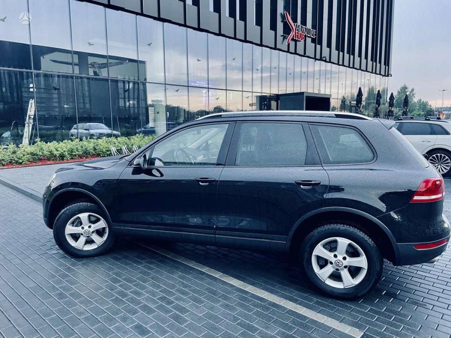 Melns Volkswagen Touareg 2013 Viļņa, ar dzinēja tilpumu 2.97 L un nobraukumu 294 tūkst. km par 9200 €, foto 21 vietnē AUTOMOTO.COM.LV