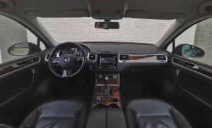 Melns Volkswagen Touareg 2013 Rīga, ar dzinēja tilpumu 3.00 L un nobraukumu 205 tūkst. km par 12500 €, foto 7 vietnē AUTOMOTO.COM.LV