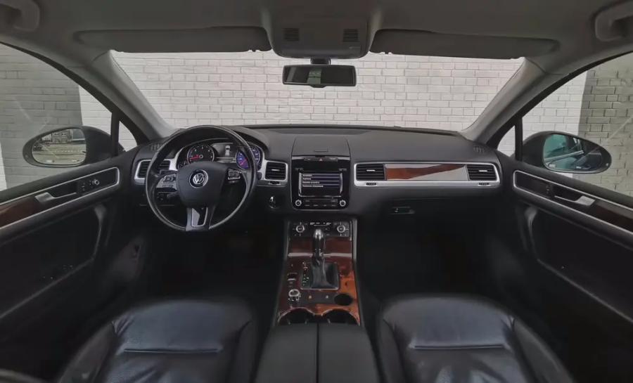 Melns Volkswagen Touareg 2013 Rīga, ar dzinēja tilpumu 3.00 L un nobraukumu 205 tūkst. km par 12500 €, foto 7 vietnē AUTOMOTO.COM.LV